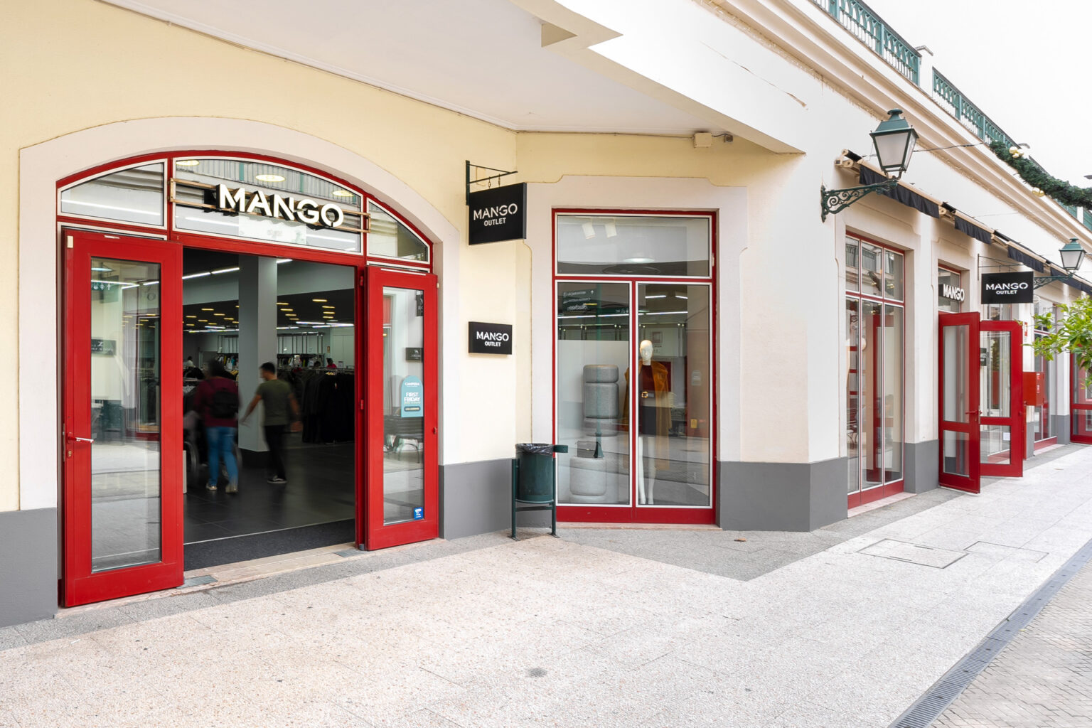 Mango Outlet - Campera Outlet Shopping