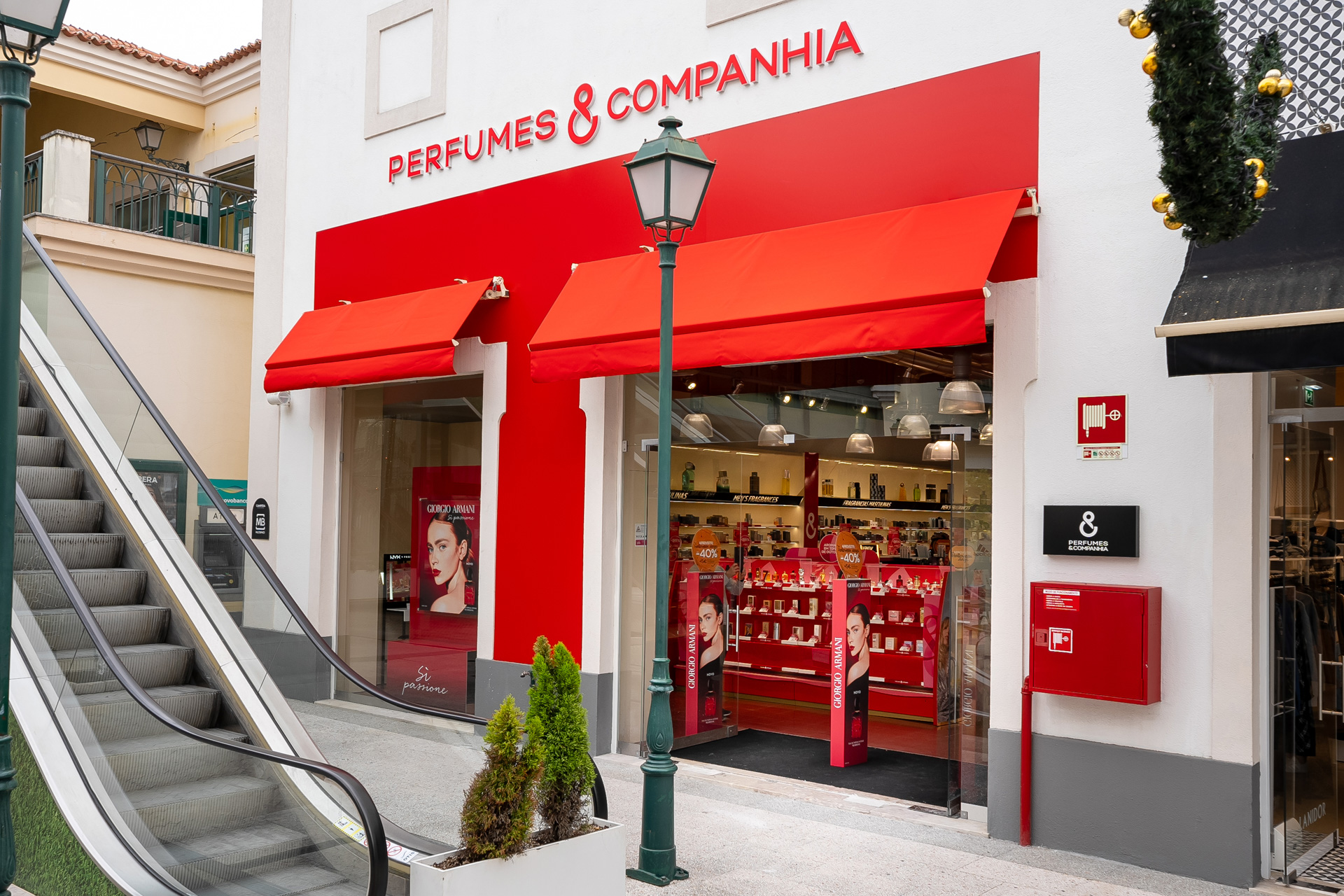 Perfumes & Companhia - Campera Outlet Shopping